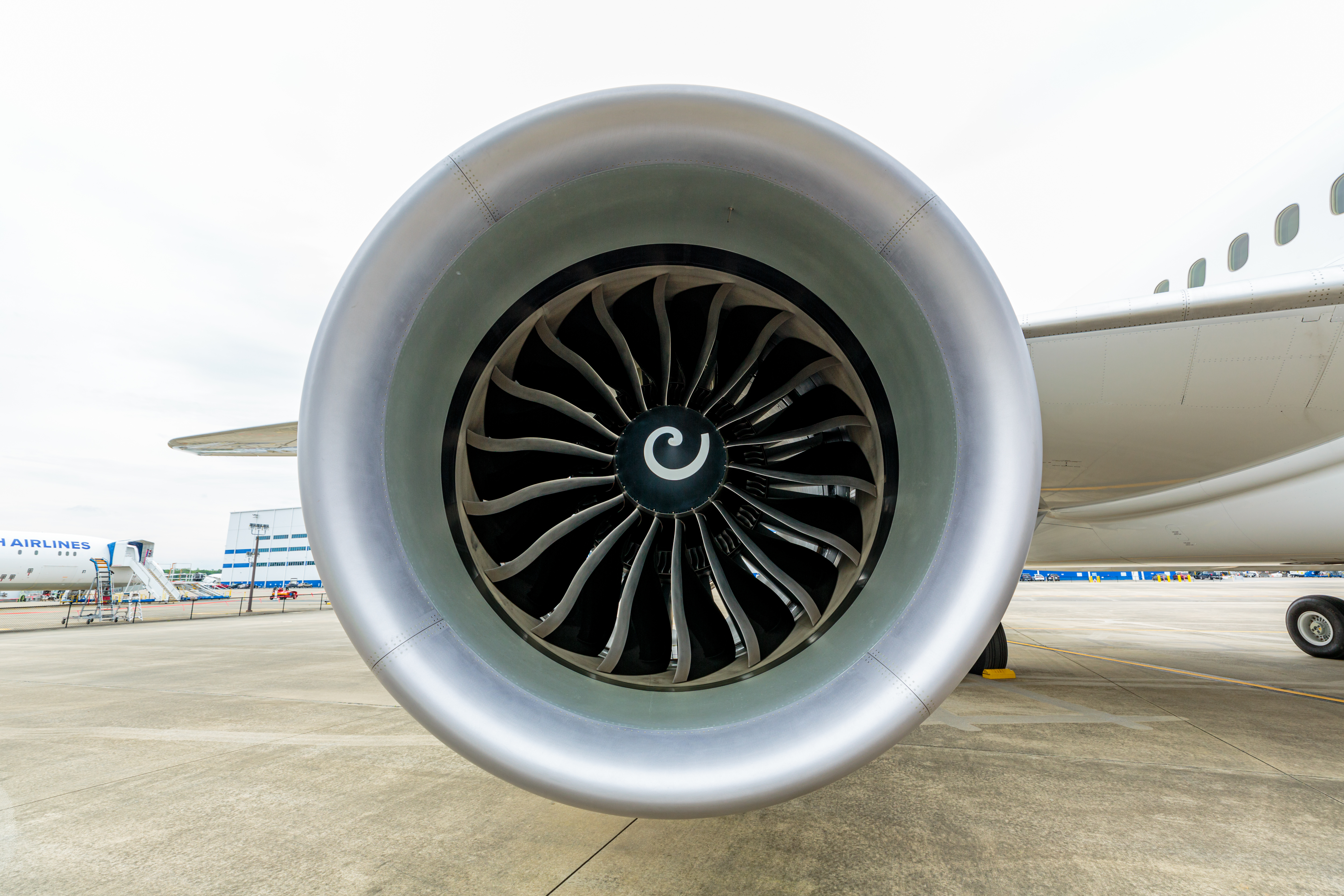 Engines :: AerCap Holdings N.V. (AER)