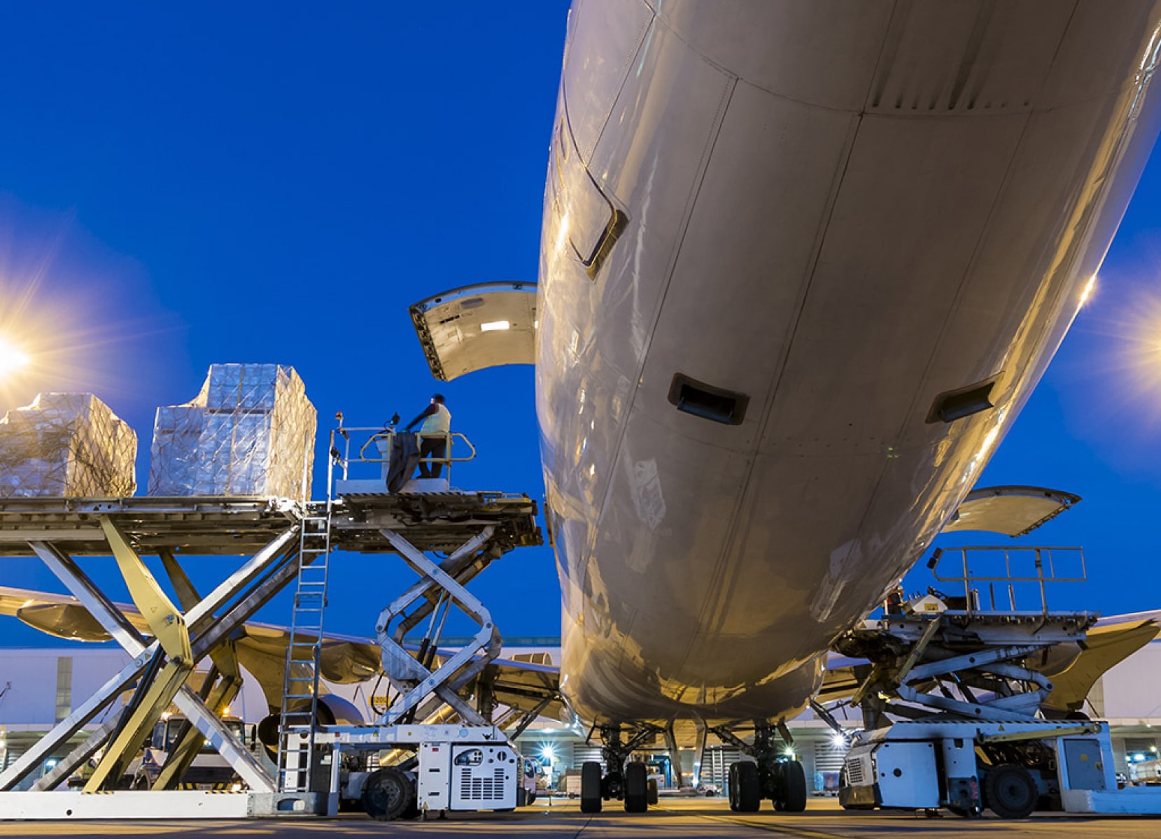 Overview :: AerCap Holdings N.V. (AER)