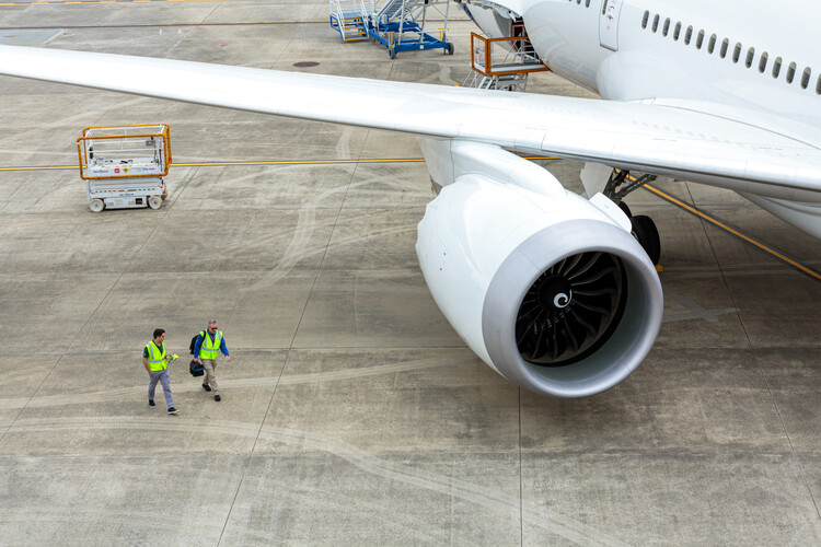 Overview :: AerCap Holdings N.V. (AER)