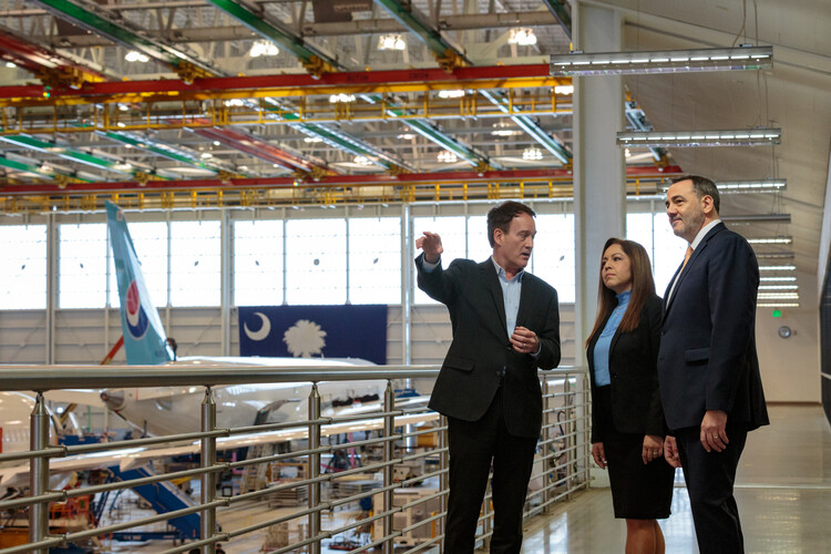 Overview :: AerCap Holdings N.V. (AER)